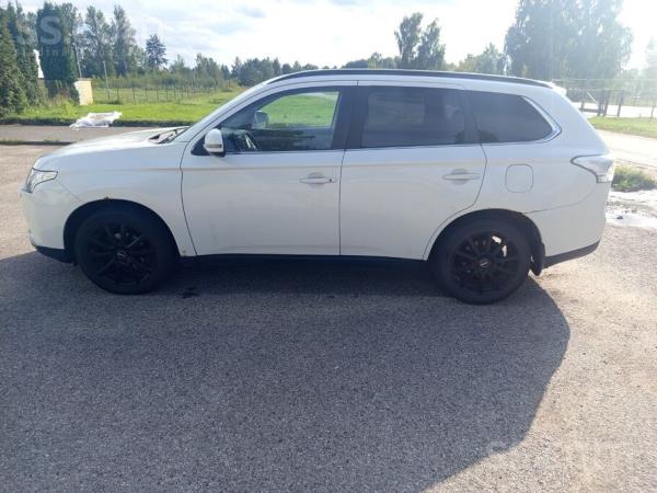 Balts Mitsubishi Outlander 2014 Rīga, ar dzinēja tilpumu 2.00 L un nobraukumu 225 tūkst. km par 6300 €, foto 3 vietnē AUTOMOTO.COM.LV