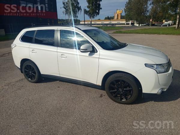 Balts Mitsubishi Outlander 2014 Rīga, ar dzinēja tilpumu 2.00 L un nobraukumu 225 tūkst. km par 6300 €, foto 5 vietnē AUTOMOTO.COM.LV
