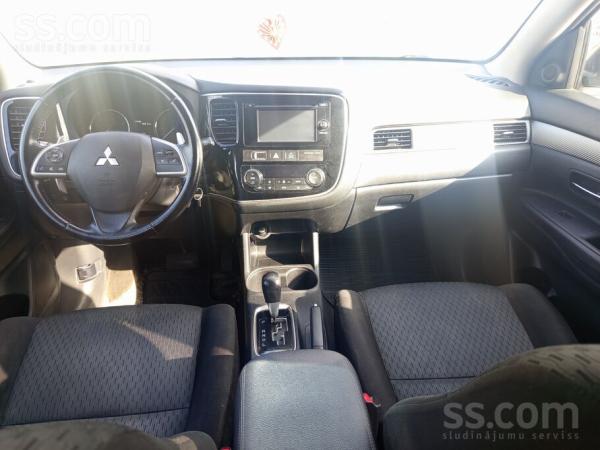 Balts Mitsubishi Outlander 2014 Rīga, ar dzinēja tilpumu 2.00 L un nobraukumu 225 tūkst. km par 6300 €, foto 7 vietnē AUTOMOTO.COM.LV