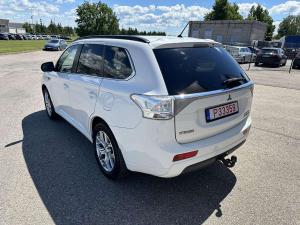 Balts Mitsubishi Outlander 2014 Marijampole, ar dzinēja tilpumu 2.00 L un nobraukumu 282 tūkst. km par 5850 €, foto 6 vietnē AUTOMOTO.COM.LV