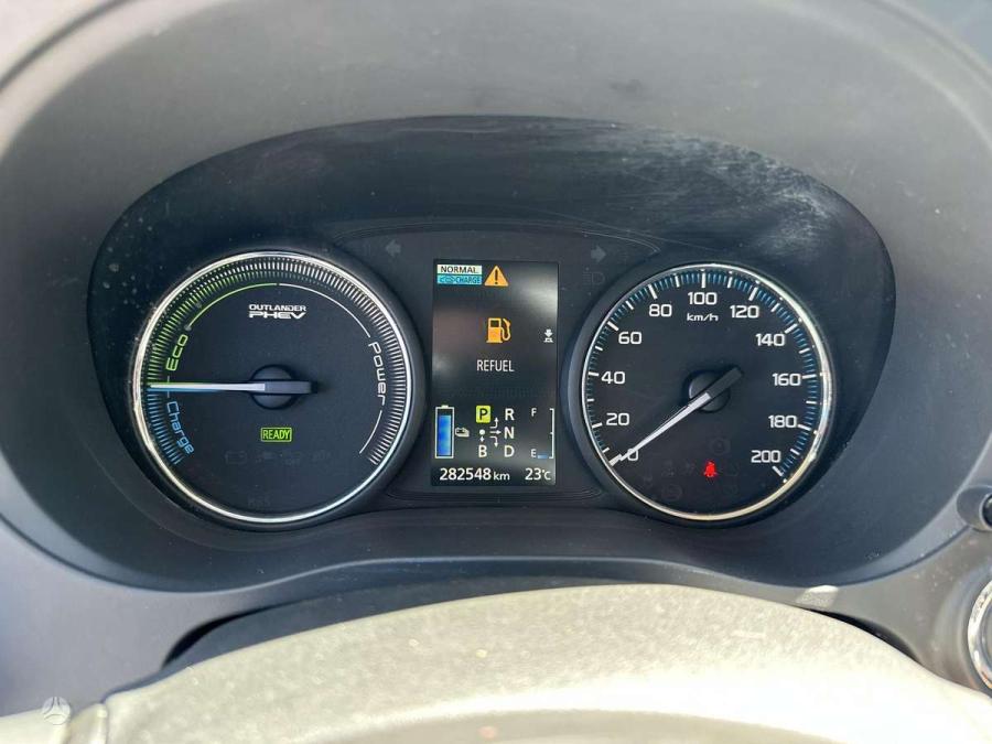 Balts Mitsubishi Outlander 2014 Marijampole, ar dzinēja tilpumu 2.00 L un nobraukumu 282 tūkst. km par 5850 €, foto 13 vietnē AUTOMOTO.COM.LV