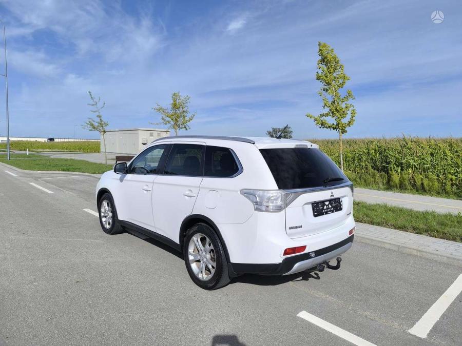 Balts Mitsubishi Outlander 2014 Marijampole, ar dzinēja tilpumu 2.27 L un nobraukumu 269 tūkst. km par 6550 €, foto 4 vietnē AUTOMOTO.COM.LV