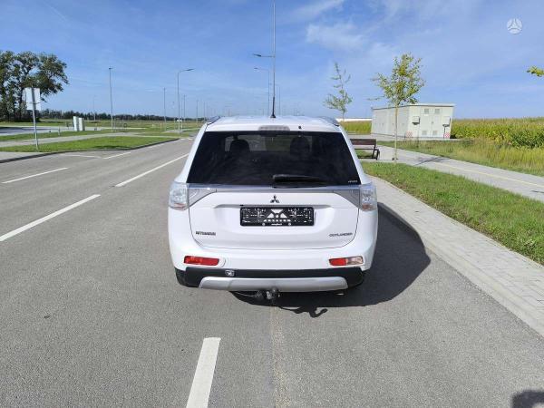 Белый Мицубиси Аутлендер 2014 в Мариямполе, объемом двигателя 2.27 л и пробегом 269 тыс. км за 6550 €, фото 5 на AUTOMOTO.COM.LV