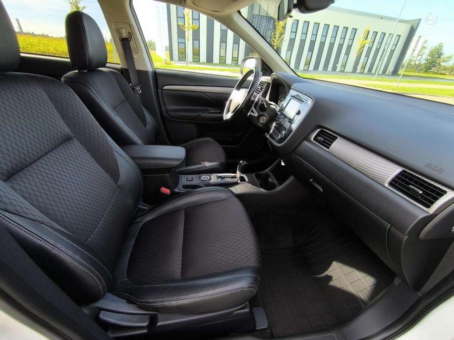 Balts Mitsubishi Outlander 2014 Marijampole, ar dzinēja tilpumu 2.27 L un nobraukumu 269 tūkst. km par 6550 €, foto 15 vietnē AUTOMOTO.COM.LV