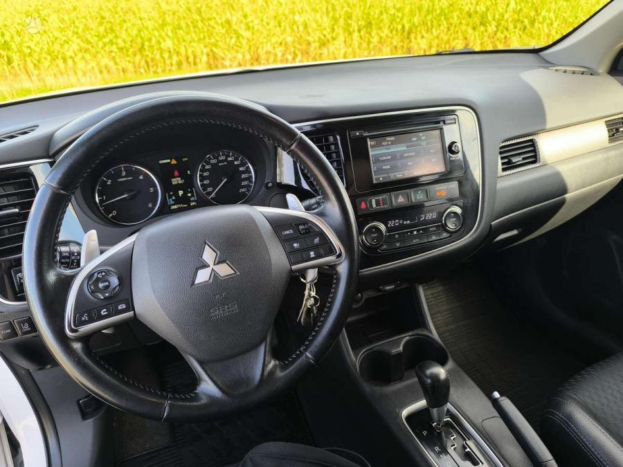 Balts Mitsubishi Outlander 2014 Marijampole, ar dzinēja tilpumu 2.27 L un nobraukumu 269 tūkst. km par 6550 €, foto 16 vietnē AUTOMOTO.COM.LV