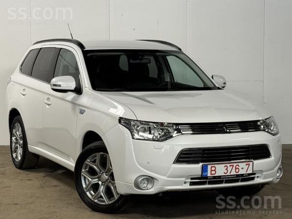 Balts Mitsubishi Outlander 2014 Jūrmala, ar dzinēja tilpumu 2.00 L un nobraukumu 194 tūkst. km par 9750 €, foto 3 vietnē AUTOMOTO.COM.LV