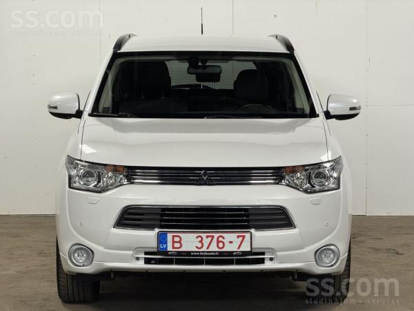 Balts Mitsubishi Outlander 2014 Jūrmala, ar dzinēja tilpumu 2.00 L un nobraukumu 194 tūkst. km par 9750 €, foto 4 vietnē AUTOMOTO.COM.LV