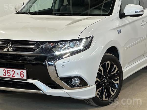 Balts Mitsubishi Outlander 2015 Jūrmala, ar dzinēja tilpumu 2.00 L un nobraukumu 254 tūkst. km par 13995 €, foto 3 vietnē AUTOMOTO.COM.LV