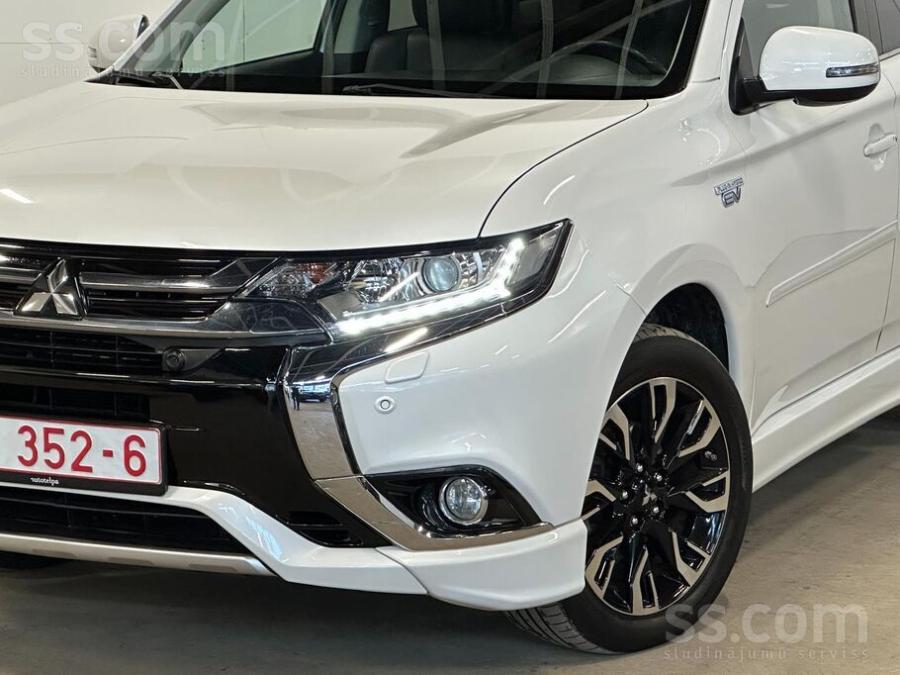 Balts Mitsubishi Outlander 2015 Jūrmala, ar dzinēja tilpumu 2.00 L un nobraukumu 254 tūkst. km par 13995 €, foto 3 vietnē AUTOMOTO.COM.LV