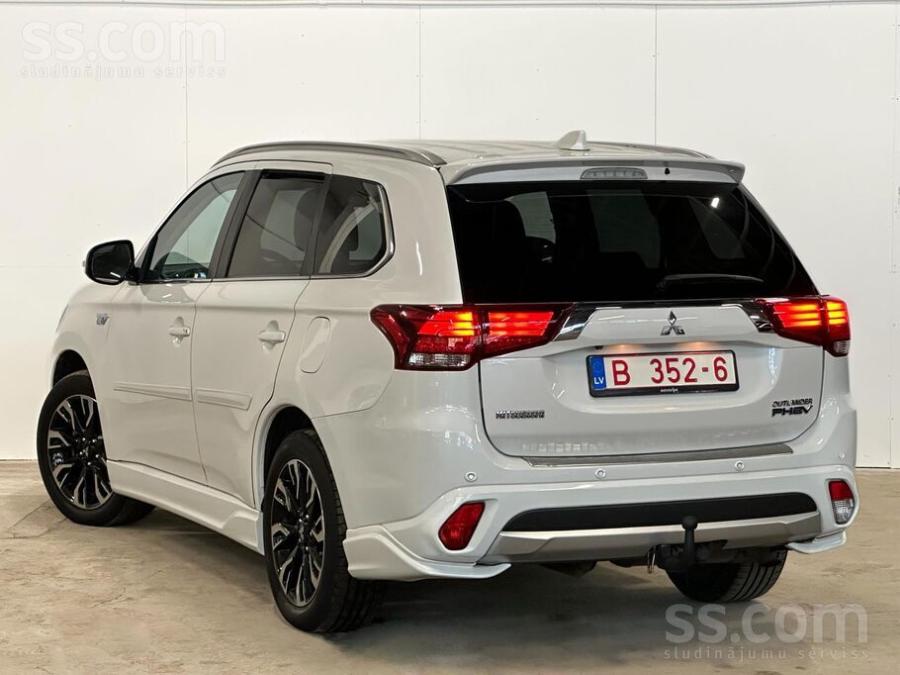 Balts Mitsubishi Outlander 2015 Jūrmala, ar dzinēja tilpumu 2.00 L un nobraukumu 254 tūkst. km par 13995 €, foto 8 vietnē AUTOMOTO.COM.LV