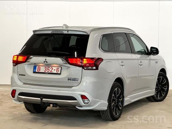 Balts Mitsubishi Outlander 2015 Jūrmala, ar dzinēja tilpumu 2.00 L un nobraukumu 254 tūkst. km par 13995 €, foto 10 vietnē AUTOMOTO.COM.LV