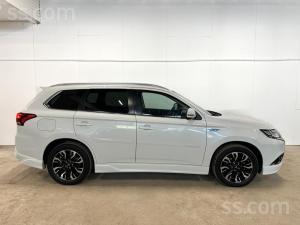 Balts Mitsubishi Outlander 2015 Jūrmala, ar dzinēja tilpumu 2.00 L un nobraukumu 254 tūkst. km par 13995 €, foto 12 vietnē AUTOMOTO.COM.LV