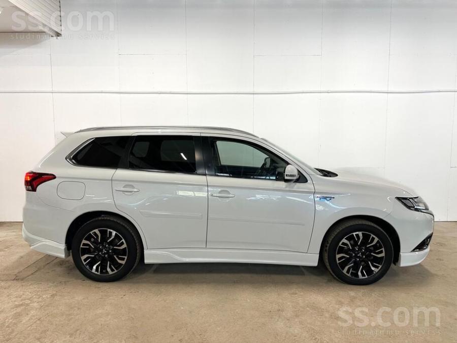 Balts Mitsubishi Outlander 2015 Jūrmala, ar dzinēja tilpumu 2.00 L un nobraukumu 254 tūkst. km par 13995 €, foto 12 vietnē AUTOMOTO.COM.LV
