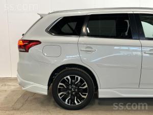Balts Mitsubishi Outlander 2015 Jūrmala, ar dzinēja tilpumu 2.00 L un nobraukumu 254 tūkst. km par 13995 €, foto 13 vietnē AUTOMOTO.COM.LV