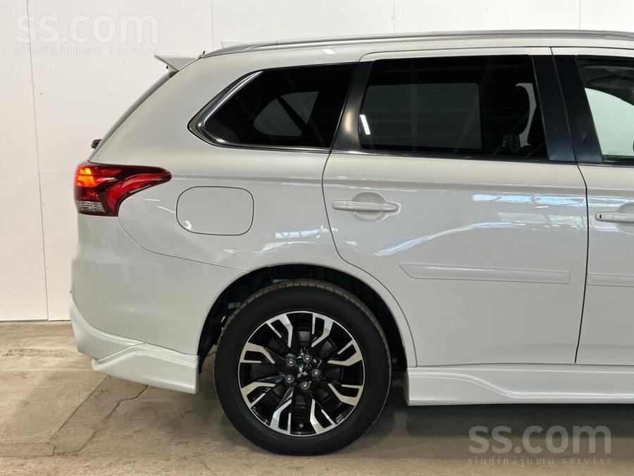Balts Mitsubishi Outlander 2015 Jūrmala, ar dzinēja tilpumu 2.00 L un nobraukumu 254 tūkst. km par 13995 €, foto 13 vietnē AUTOMOTO.COM.LV