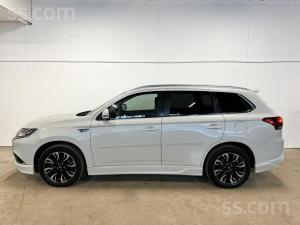 Balts Mitsubishi Outlander 2015 Jūrmala, ar dzinēja tilpumu 2.00 L un nobraukumu 254 tūkst. km par 13995 €, foto 15 vietnē AUTOMOTO.COM.LV