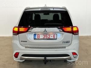 Balts Mitsubishi Outlander 2015 Jūrmala, ar dzinēja tilpumu 2.00 L un nobraukumu 254 tūkst. km par 13995 €, foto 16 vietnē AUTOMOTO.COM.LV