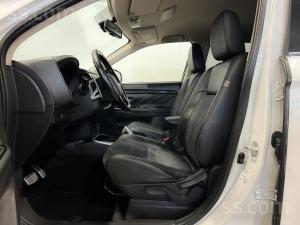 Balts Mitsubishi Outlander 2015 Jūrmala, ar dzinēja tilpumu 2.00 L un nobraukumu 254 tūkst. km par 13995 €, foto 19 vietnē AUTOMOTO.COM.LV