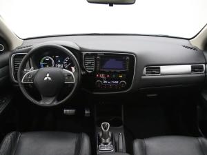 Balts Mitsubishi Outlander 2015 Viļņa, ar dzinēja tilpumu 2.00 L un nobraukumu 187 tūkst. km par 11199 €, foto 3 vietnē AUTOMOTO.COM.LV