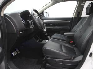Balts Mitsubishi Outlander 2015 Viļņa, ar dzinēja tilpumu 2.00 L un nobraukumu 187 tūkst. km par 11199 €, foto 5 vietnē AUTOMOTO.COM.LV
