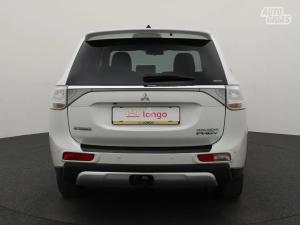 Balts Mitsubishi Outlander 2015 Viļņa, ar dzinēja tilpumu 2.00 L un nobraukumu 187 tūkst. km par 11199 €, foto 6 vietnē AUTOMOTO.COM.LV