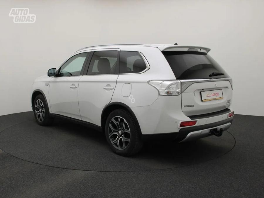Balts Mitsubishi Outlander 2015 Viļņa, ar dzinēja tilpumu 2.00 L un nobraukumu 187 tūkst. km par 11199 €, foto 8 vietnē AUTOMOTO.COM.LV