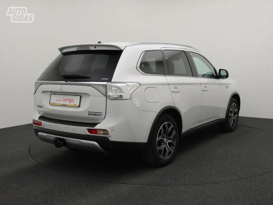 Balts Mitsubishi Outlander 2015 Viļņa, ar dzinēja tilpumu 2.00 L un nobraukumu 187 tūkst. km par 11199 €, foto 9 vietnē AUTOMOTO.COM.LV