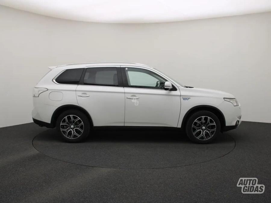Balts Mitsubishi Outlander 2015 Viļņa, ar dzinēja tilpumu 2.00 L un nobraukumu 187 tūkst. km par 11199 €, foto 10 vietnē AUTOMOTO.COM.LV