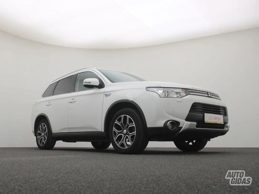 Balts Mitsubishi Outlander 2015 Viļņa, ar dzinēja tilpumu 2.00 L un nobraukumu 187 tūkst. km par 11199 €, foto 12 vietnē AUTOMOTO.COM.LV