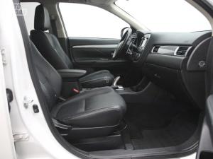 Balts Mitsubishi Outlander 2015 Viļņa, ar dzinēja tilpumu 2.00 L un nobraukumu 187 tūkst. km par 11199 €, foto 15 vietnē AUTOMOTO.COM.LV