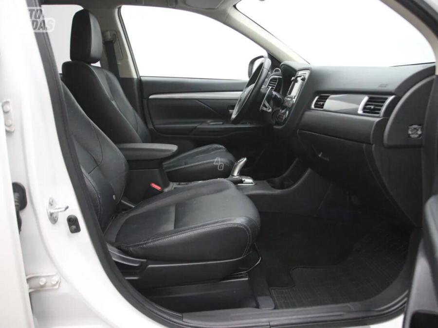 Balts Mitsubishi Outlander 2015 Viļņa, ar dzinēja tilpumu 2.00 L un nobraukumu 187 tūkst. km par 11199 €, foto 15 vietnē AUTOMOTO.COM.LV