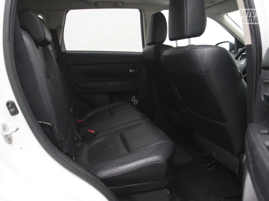 Balts Mitsubishi Outlander 2015 Viļņa, ar dzinēja tilpumu 2.00 L un nobraukumu 187 tūkst. km par 11199 €, foto 16 vietnē AUTOMOTO.COM.LV
