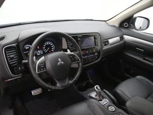 Balts Mitsubishi Outlander 2015 Viļņa, ar dzinēja tilpumu 2.00 L un nobraukumu 187 tūkst. km par 11199 €, foto 17 vietnē AUTOMOTO.COM.LV