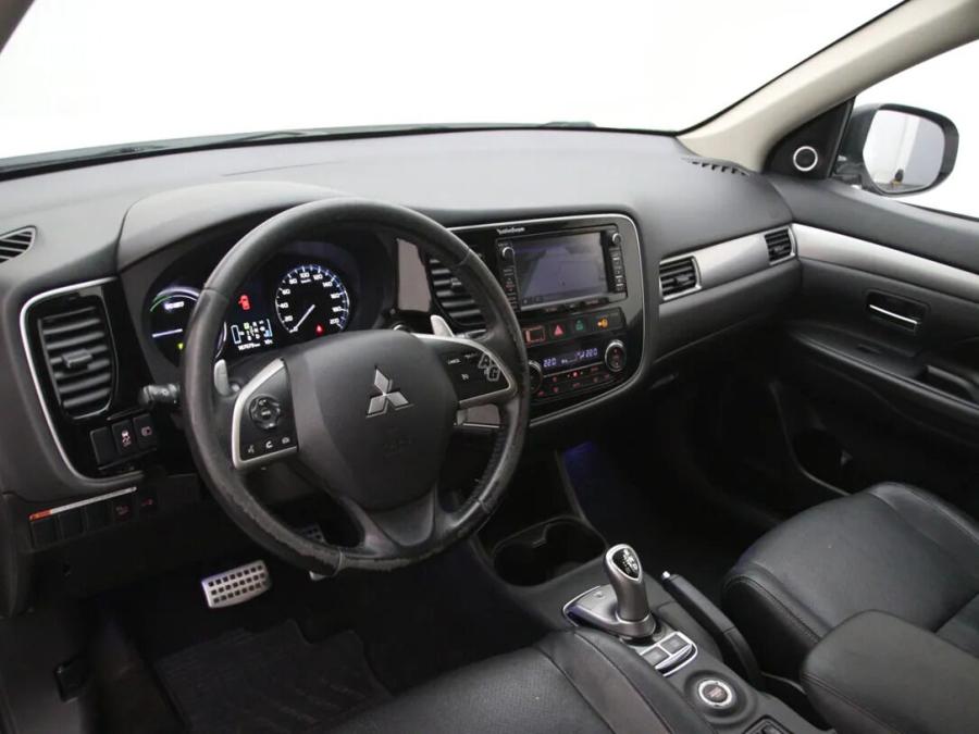 Balts Mitsubishi Outlander 2015 Viļņa, ar dzinēja tilpumu 2.00 L un nobraukumu 187 tūkst. km par 11199 €, foto 17 vietnē AUTOMOTO.COM.LV