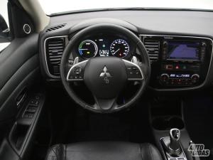 Balts Mitsubishi Outlander 2015 Viļņa, ar dzinēja tilpumu 2.00 L un nobraukumu 187 tūkst. km par 11199 €, foto 18 vietnē AUTOMOTO.COM.LV