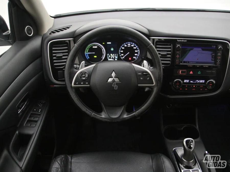 Balts Mitsubishi Outlander 2015 Viļņa, ar dzinēja tilpumu 2.00 L un nobraukumu 187 tūkst. km par 11199 €, foto 18 vietnē AUTOMOTO.COM.LV