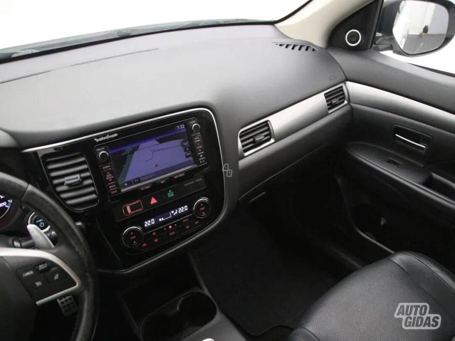 Balts Mitsubishi Outlander 2015 Viļņa, ar dzinēja tilpumu 2.00 L un nobraukumu 187 tūkst. km par 11199 €, foto 22 vietnē AUTOMOTO.COM.LV