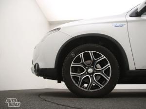 Balts Mitsubishi Outlander 2015 Viļņa, ar dzinēja tilpumu 2.00 L un nobraukumu 187 tūkst. km par 11199 €, foto 28 vietnē AUTOMOTO.COM.LV