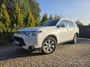 Balts Mitsubishi Outlander 2015 Rīga, ar dzinēja tilpumu 2.00 L un nobraukumu 260 tūkst. km par 9390 €, foto  vietnē AUTOMOTO.COM.LV