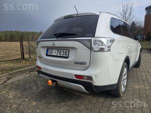 Balts Mitsubishi Outlander 2015 Rīga, ar dzinēja tilpumu 2.00 L un nobraukumu 260 tūkst. km par 9390 €, foto 6 vietnē AUTOMOTO.COM.LV