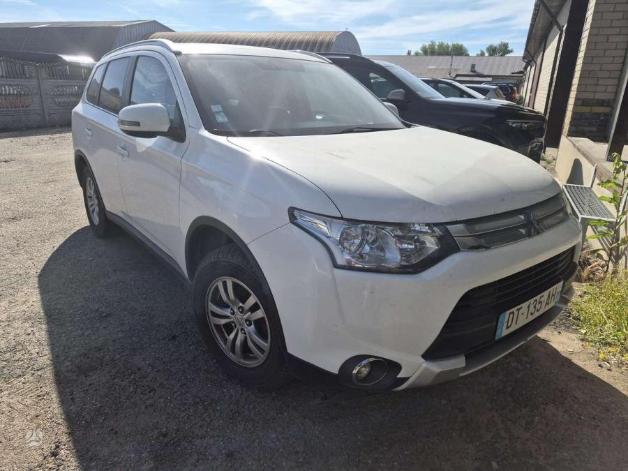 Balts Mitsubishi Outlander 2015 Tauragė, ar dzinēja tilpumu 2.27 L un nobraukumu 191 tūkst. km par 3800 €, foto 3 vietnē AUTOMOTO.COM.LV