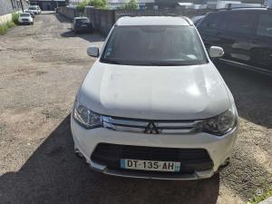 Balts Mitsubishi Outlander 2015 Tauragė, ar dzinēja tilpumu 2.27 L un nobraukumu 191 tūkst. km par 3800 €, foto 4 vietnē AUTOMOTO.COM.LV