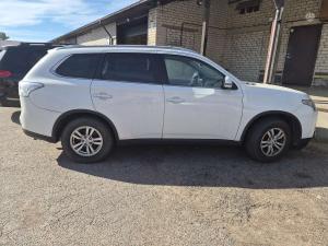 Balts Mitsubishi Outlander 2015 Tauragė, ar dzinēja tilpumu 2.27 L un nobraukumu 191 tūkst. km par 3800 €, foto 5 vietnē AUTOMOTO.COM.LV