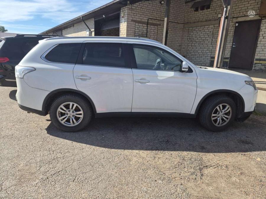 Balts Mitsubishi Outlander 2015 Tauragė, ar dzinēja tilpumu 2.27 L un nobraukumu 191 tūkst. km par 3800 €, foto 5 vietnē AUTOMOTO.COM.LV
