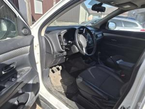 Balts Mitsubishi Outlander 2015 Tauragė, ar dzinēja tilpumu 2.27 L un nobraukumu 191 tūkst. km par 3800 €, foto 9 vietnē AUTOMOTO.COM.LV