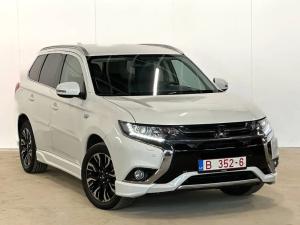 White Mitsubishi Outlander 2015 in Jurmala, with an engine capacity of 2.00 L and mileage of 254 thousand km for 13995 €, photo 6 on AUTOMOTO.COM.LV