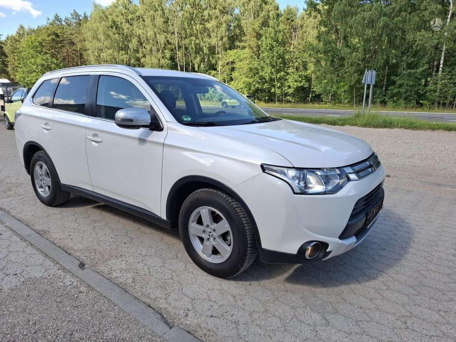 Balts Mitsubishi Outlander 2015 Radviliškis, ar dzinēja tilpumu 2.20 L un nobraukumu 238 tūkst. km par 6900 €, foto 3 vietnē AUTOMOTO.COM.LV