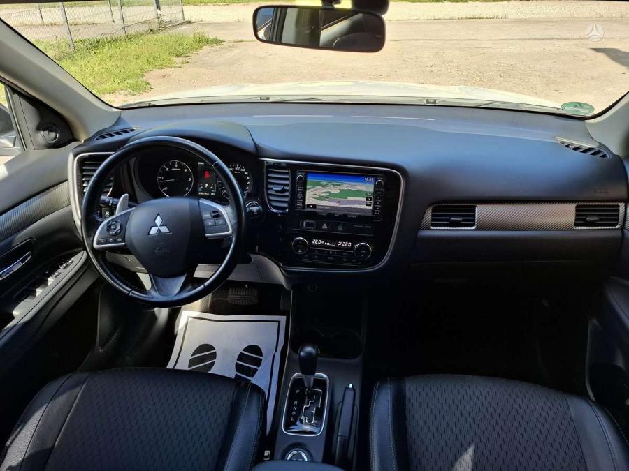 Balts Mitsubishi Outlander 2015 Radviliškis, ar dzinēja tilpumu 2.20 L un nobraukumu 238 tūkst. km par 6900 €, foto 6 vietnē AUTOMOTO.COM.LV