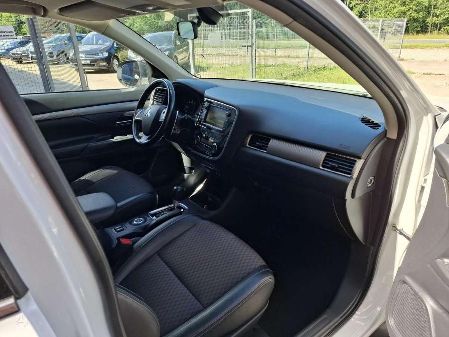 Balts Mitsubishi Outlander 2015 Radviliškis, ar dzinēja tilpumu 2.20 L un nobraukumu 238 tūkst. km par 6900 €, foto 7 vietnē AUTOMOTO.COM.LV