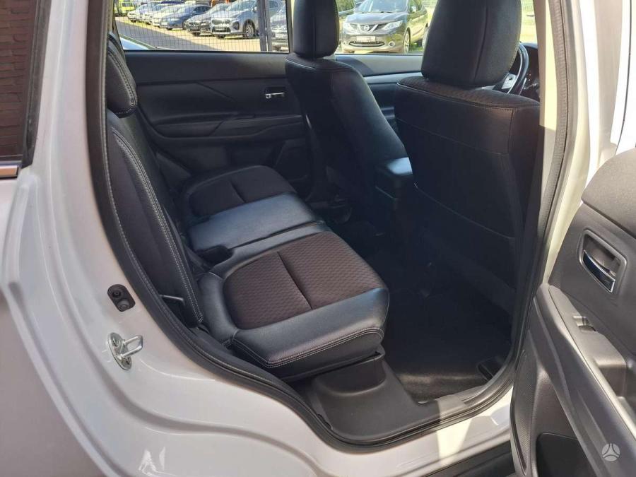 Balts Mitsubishi Outlander 2015 Radviliškis, ar dzinēja tilpumu 2.20 L un nobraukumu 238 tūkst. km par 6900 €, foto 8 vietnē AUTOMOTO.COM.LV